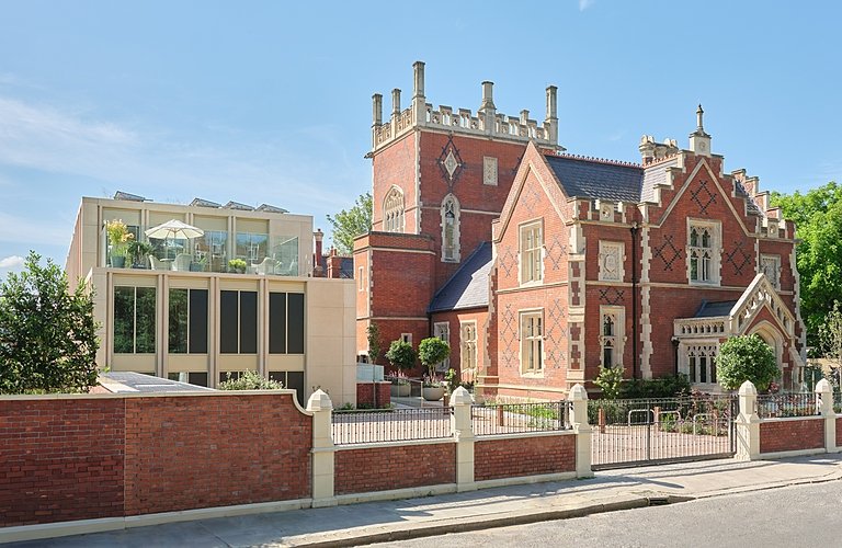 Discover Personalised Holistic Care at KYN Hurlingham, London | KYN